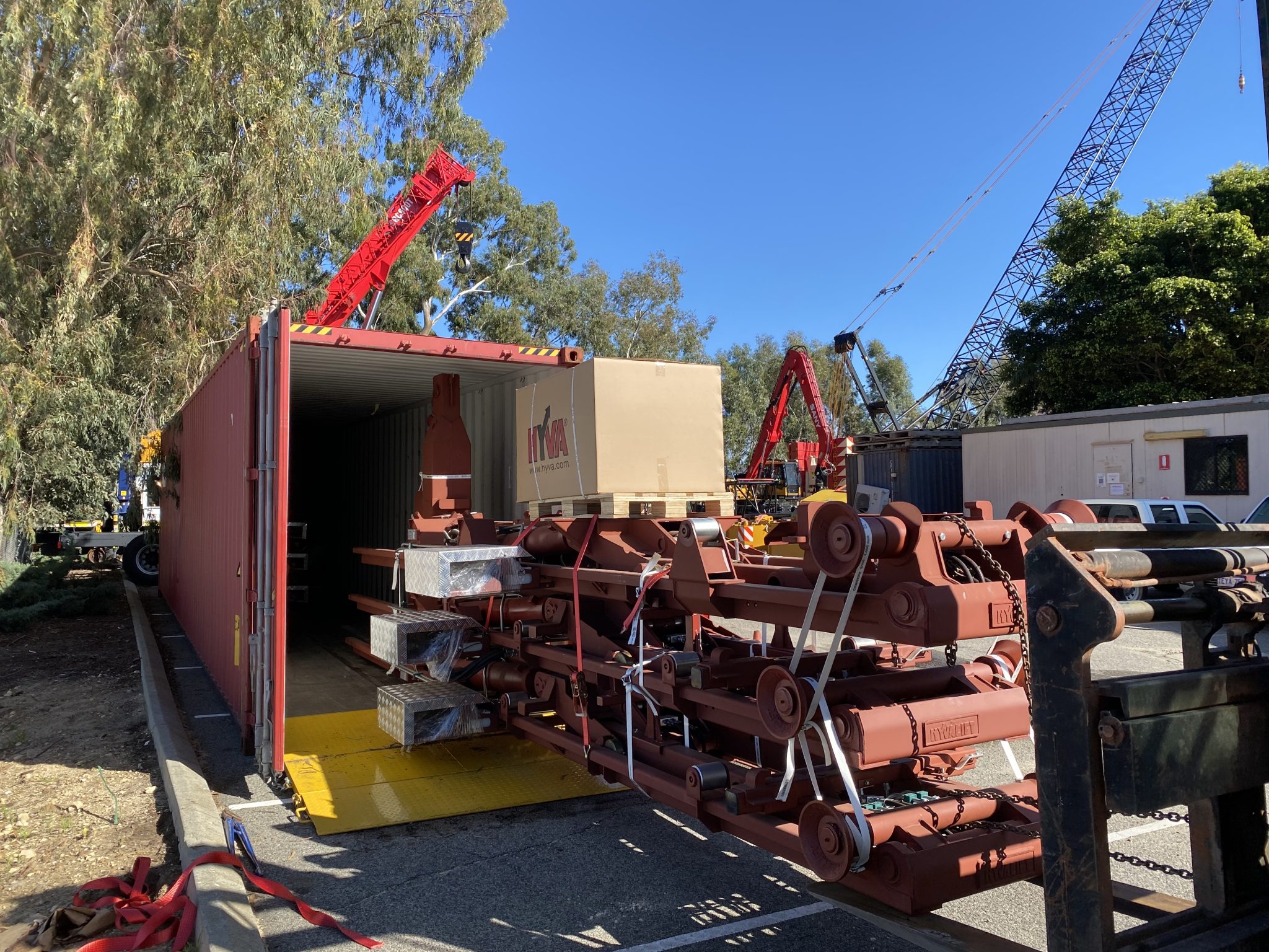 HOOK LOADERS – Construction Equipment & Engineering